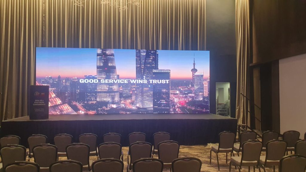 8m x 3m P3.9 Indoor/Outdoor Screen Hire
